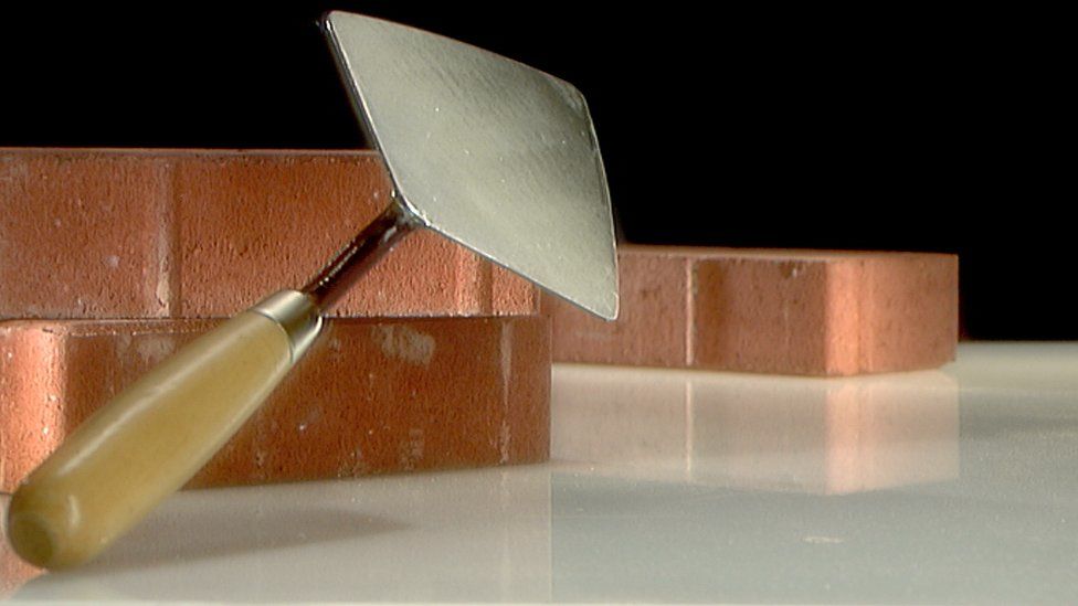 House builders 'should drop appalling gagging orders' - BBC News