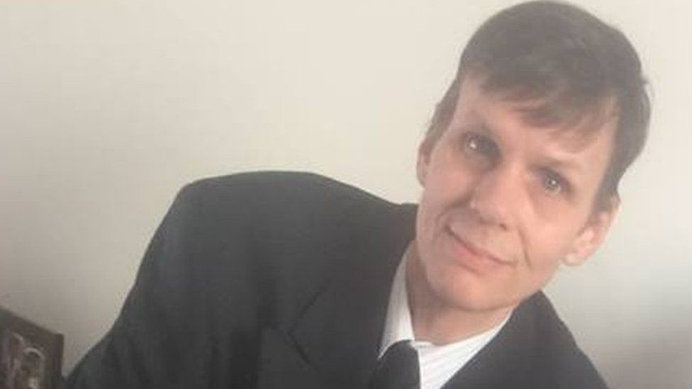 Graham Cox death: Mark Croxton jailed for 'using car as weapon' - BBC News