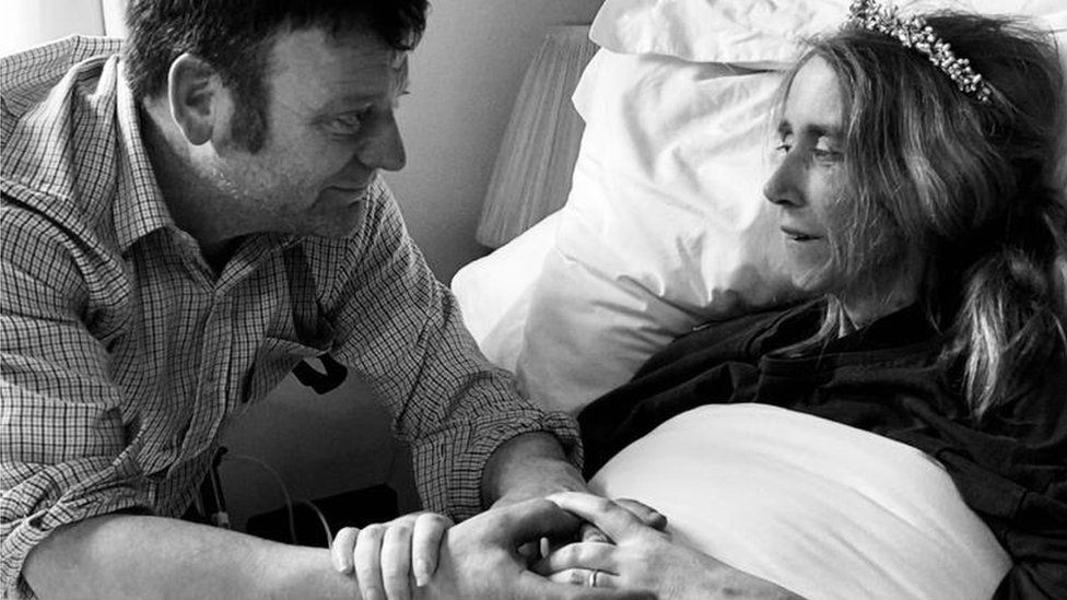 Emma Drew: Bride dies hours after Valentine's Day wedding - BBC News