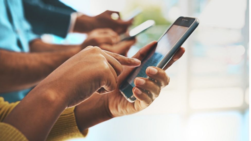 New police equipment to search mobile devices - BBC News