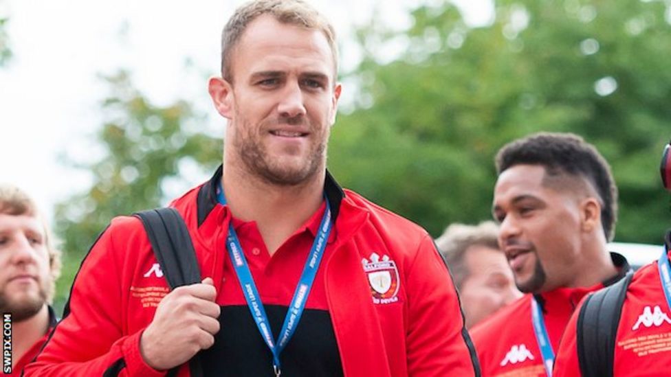 Lee Mossop: Shoulder issue forces Salford Red Devils skipper's ...