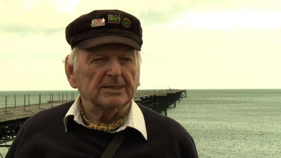 Victorian IoM pier's future debated at Ramsey meeting - BBC News