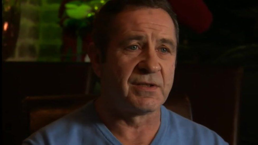 Covid: Groombridge village pubs split by 'perplexing' tiers - BBC News