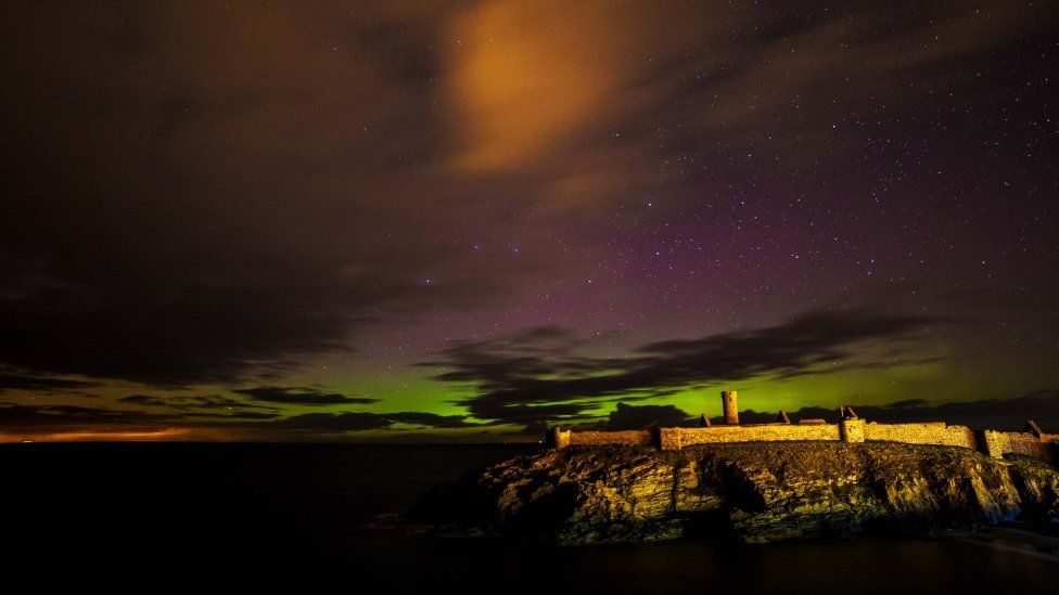 Northern Lights: Isle of Man witnesses 'best ever' display - BBC News