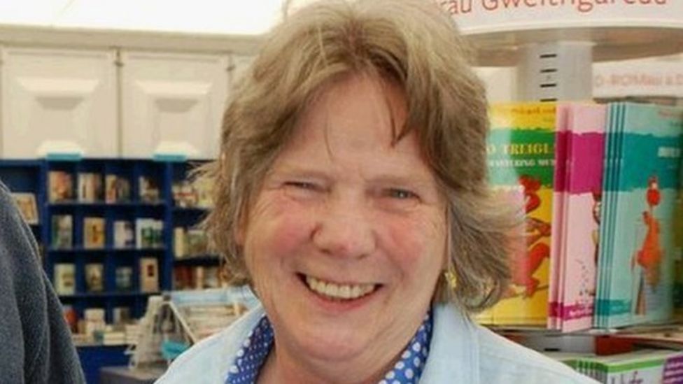 Pwy yw'r mami? - BBC Cymru Fyw