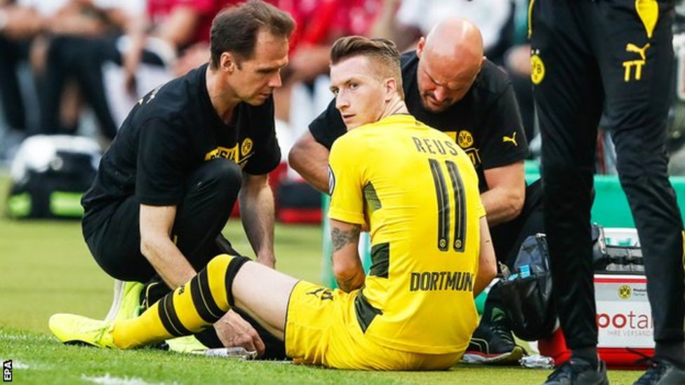 Marco Reus: Borussia Dortmund player suffers knee ligament tear - BBC Sport