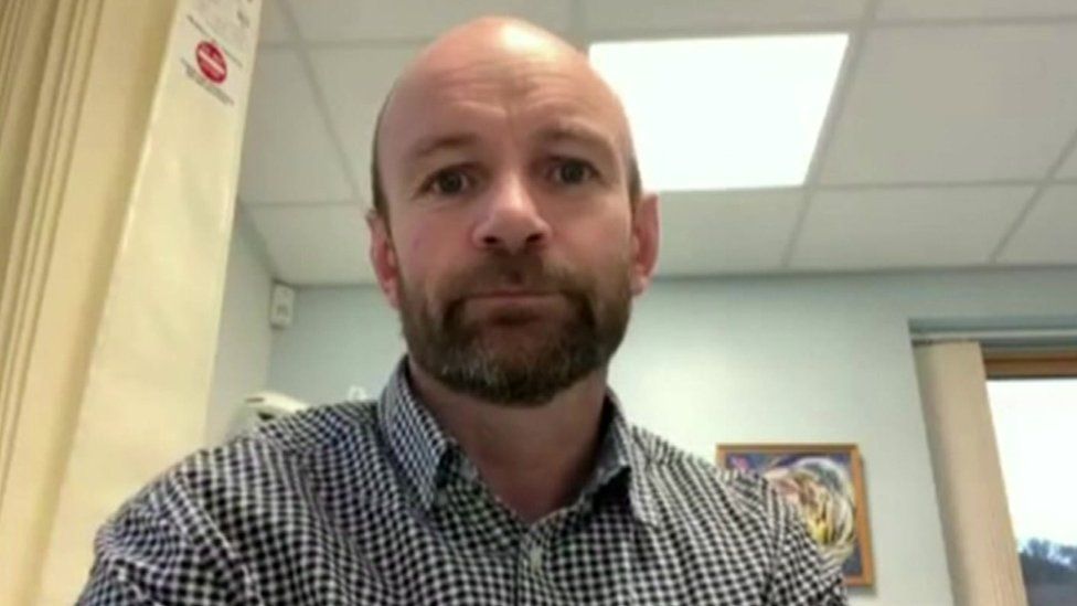 Teithio i Loegr am driniaeth calon plant yn 'hunllefus' - BBC Cymru Fyw