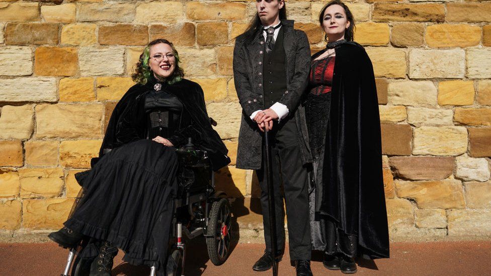 World record attempt for biggest gathering of vampires - BBC Newsround