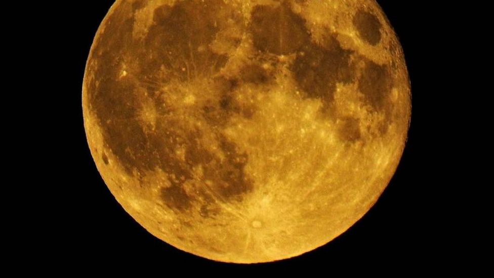 In pictures: Strawberry Moon rises over the south - BBC News