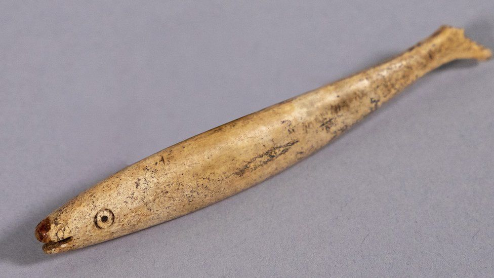 Palace of Westminster: Dig unearths 18th Century fish token - BBC News