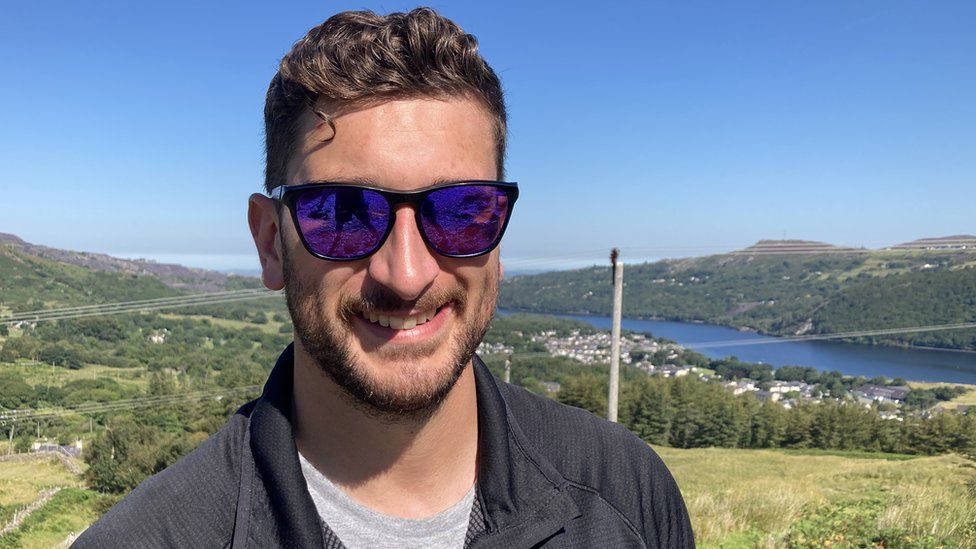 'Angen newid y ffordd o reoli parciau cenedlaethol' - BBC Cymru Fyw