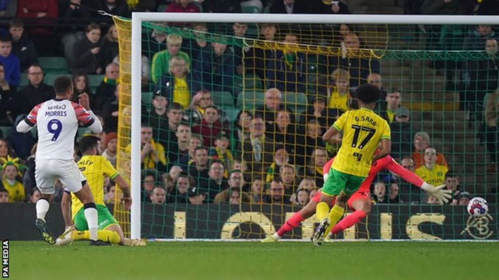 Norwich City 0-1 Luton Town: Carlton Morris gives Hatters victory at Carrow Road - BBC Sport