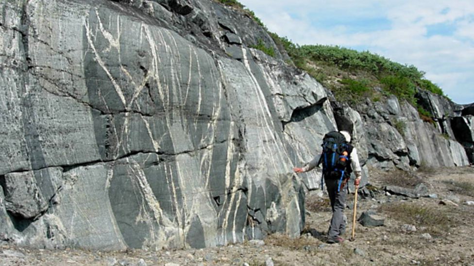 Scientists play 'geological genealogy' - BBC News