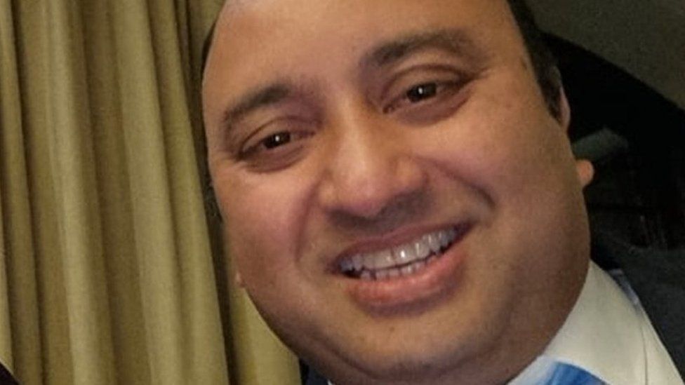 Hasnath Miah: Tributes to 'Didcot hero' takeaway owner - BBC News