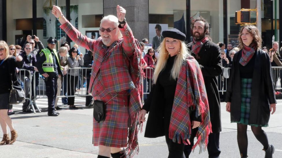 New York Tartan Day parade: What is it? - BBC Newsround
