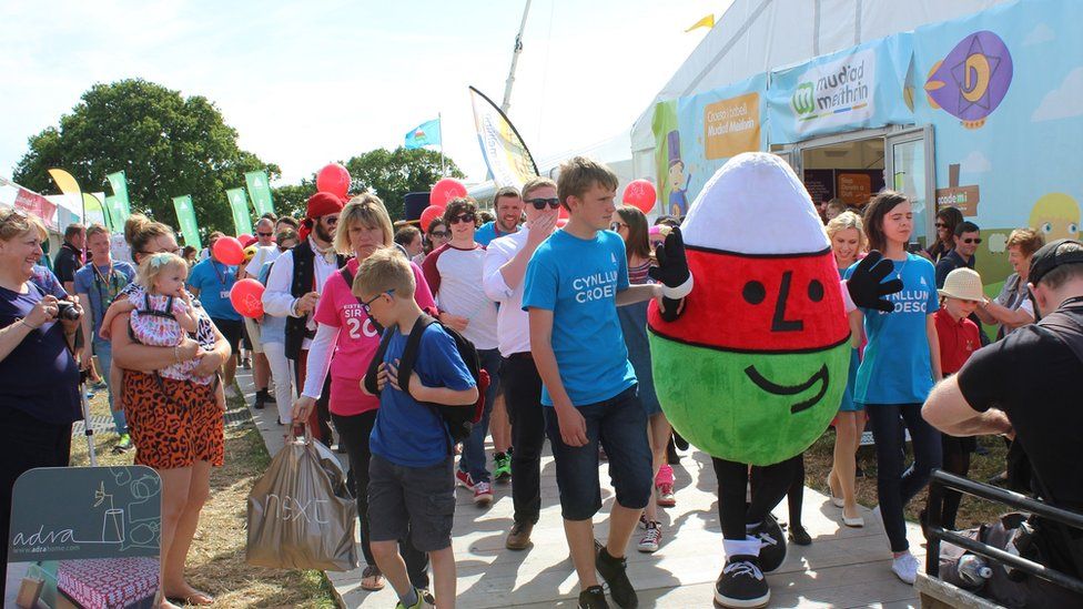 Lluniau'r Urdd: Dydd Mawrth // Tuesday at the Urdd - BBC Cymru Fyw