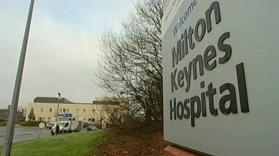 Milton Keynes Hospital 'lost opportunities' to save baby - BBC News
