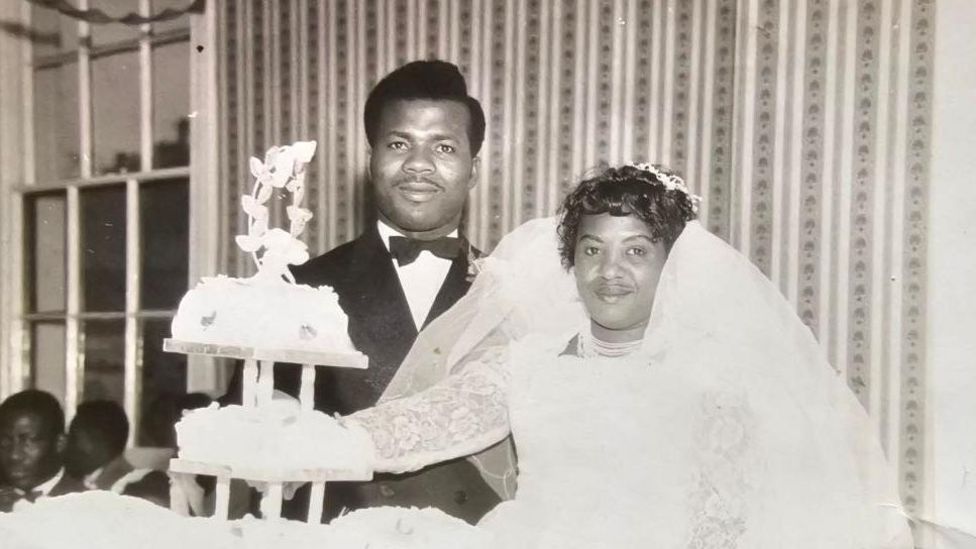 Wolverhampton triplets find long-lost 60-year-old baby photo - BBC News