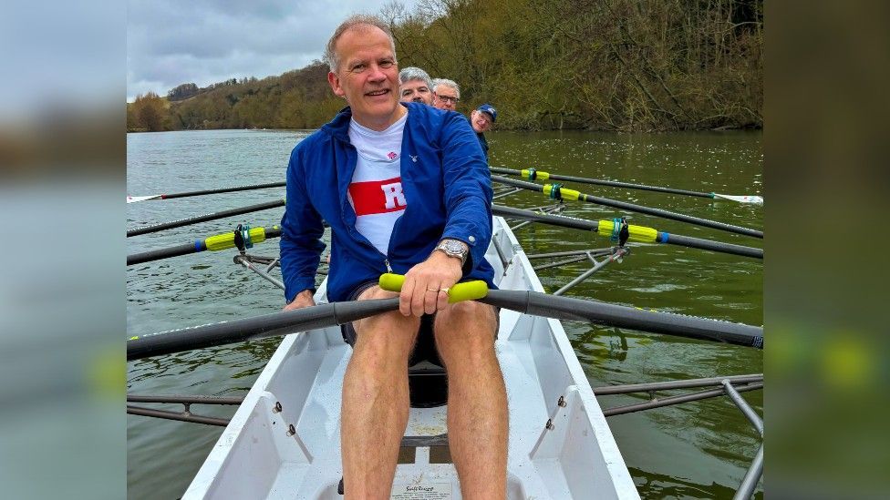 Dads of rowing champions take on River Thames charity challenge - BBC News