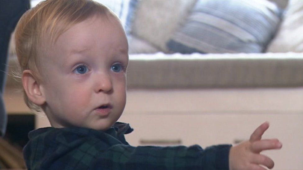 West Midlands couple share miscarriage experience to help others - BBC News