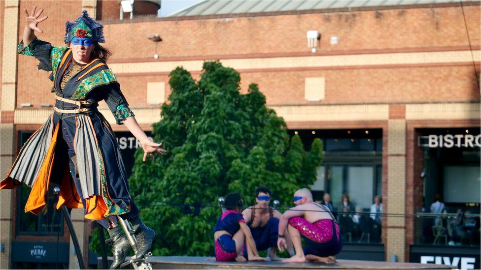 Coventry City of Culture: Aerial acrobatic show wows the crowds - BBC News