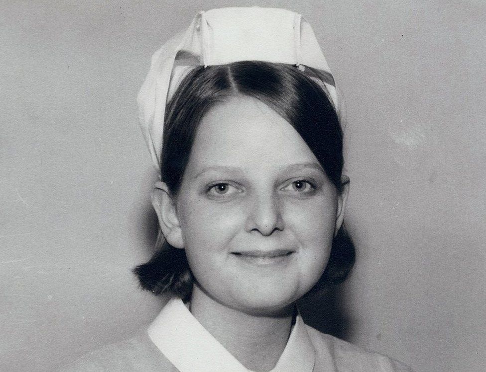 The NHS retirees who returned to vaccinate England - BBC News