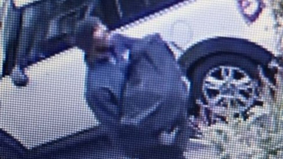 Clapham G4S driver who stole nearly £900,000 jailed - BBC News