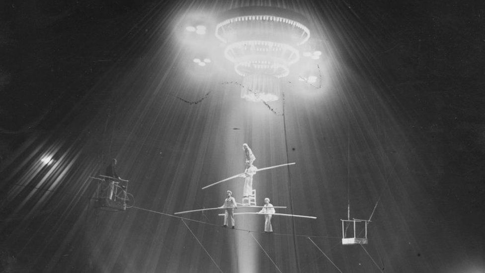 Nik Wallenda: Who are the Flying Wallendas? - BBC Newsround