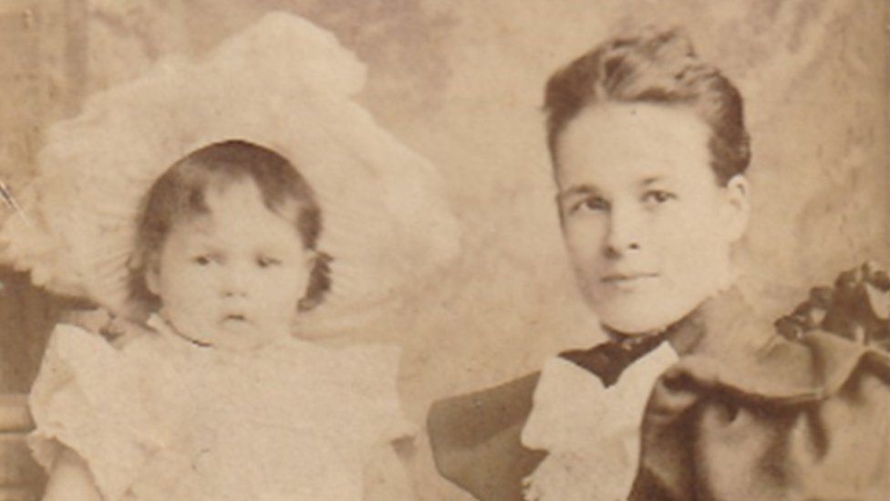 Somerset GP's WW1 book will benefit PTSD charity - BBC News