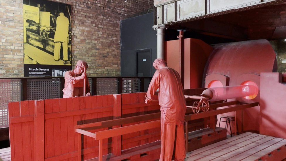 St Helens' The World of Glass reopens after £1m refurbishment - BBC News