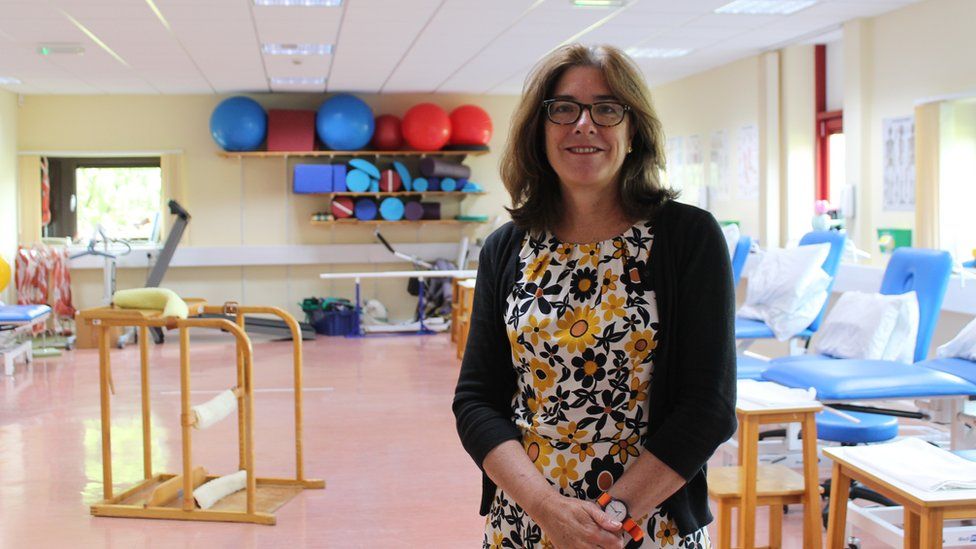 Multiple sclerosis: Dad walks daughter down aisle after standing frame ...