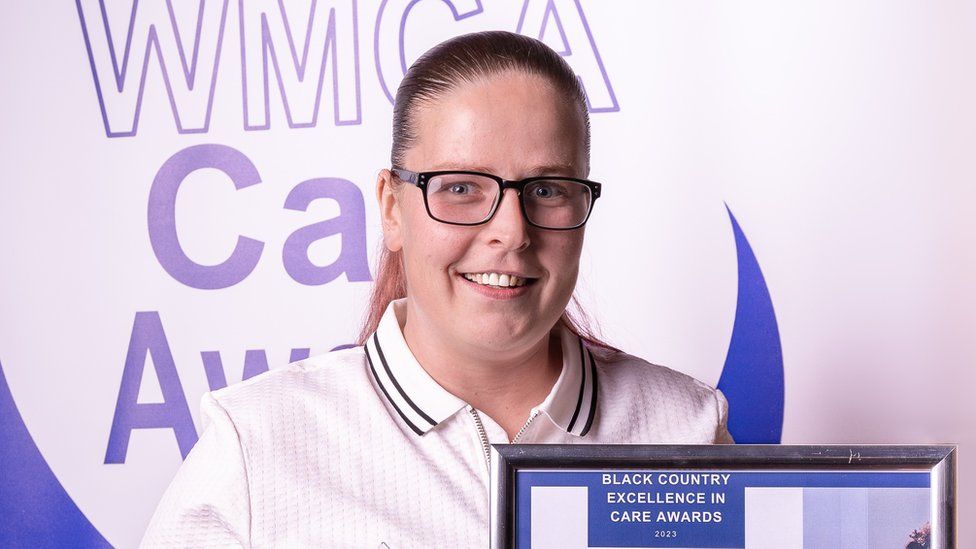 Wolverhampton woman inspired to work in care by mum wins award - BBC News