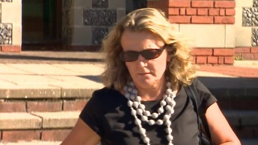 UKIP activist Christine Hewitt admits restaurant expense fraud - BBC News