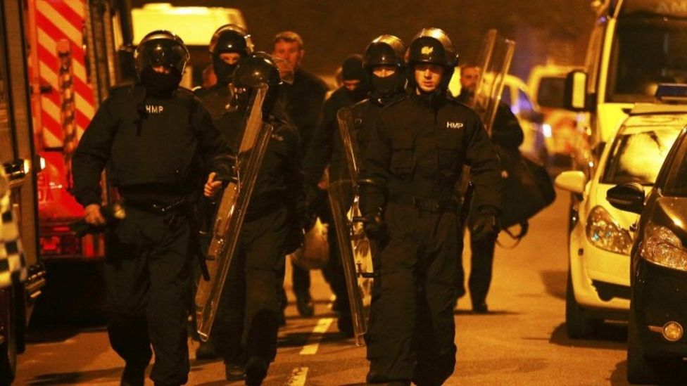 Former inmates of HMP Holloway unite in portrait project - BBC News