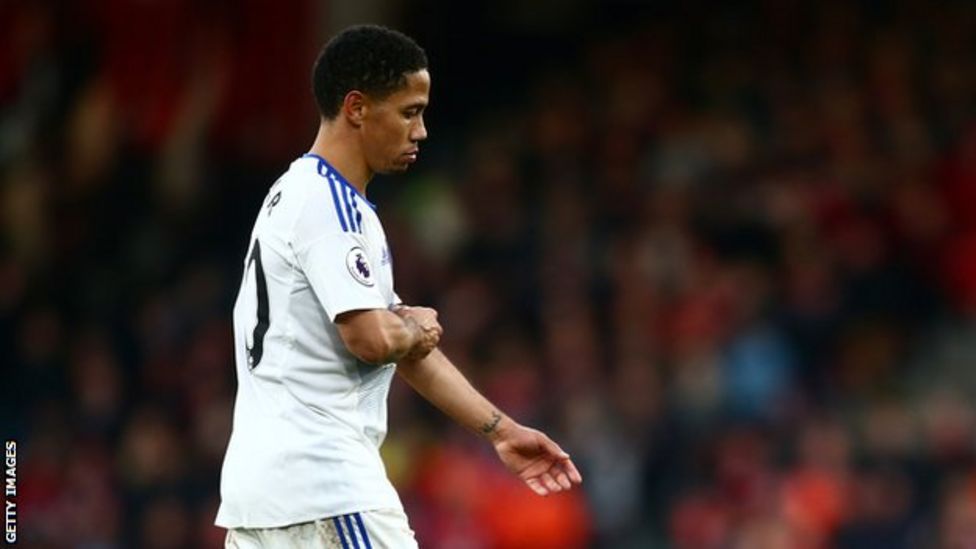 Pienaar released by South African champions - BBC Sport