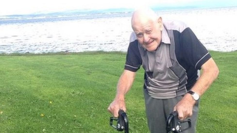 Man dies in hospital following crash near Dundonnell - BBC News