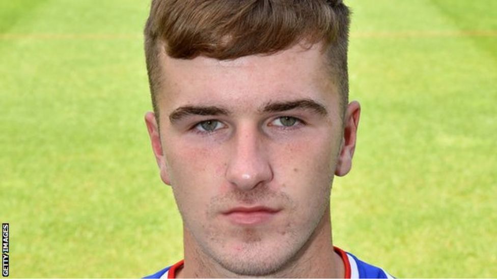 Harry Robinson: Motherwell sign manager Stephen's son - BBC Sport