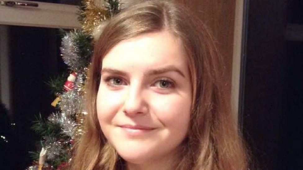 Manchester Arena Inquiry: Relatives present 'pen portraits' - BBC News