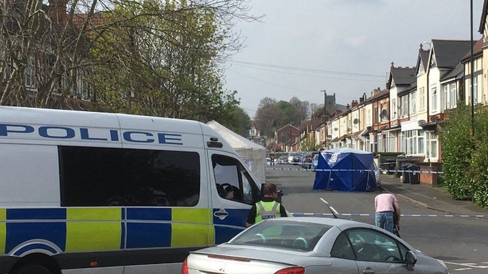 Erdington shooting: Murder suspect 'may have fled UK' - BBC News