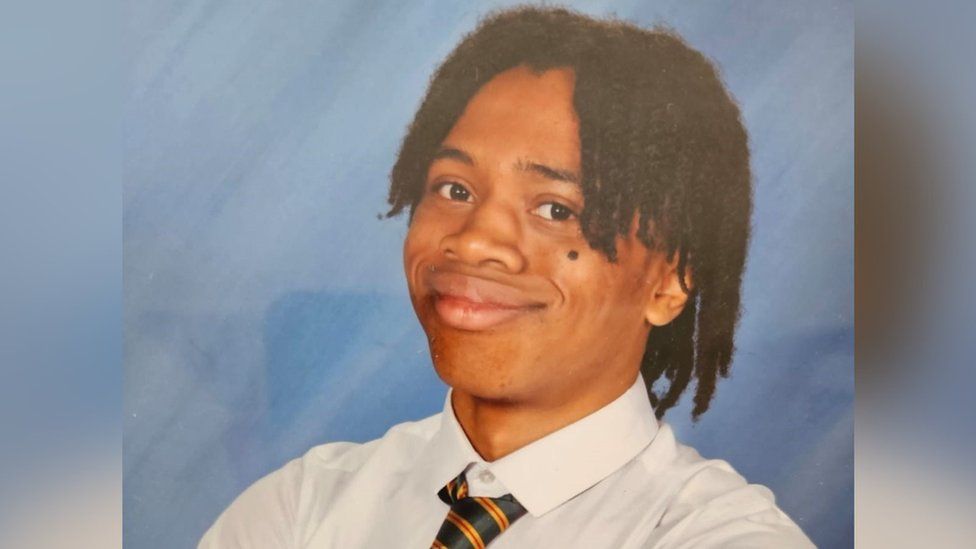 Teyrnged teulu i fachgen 15 oed fu farw yn Aberafan - BBC Cymru Fyw