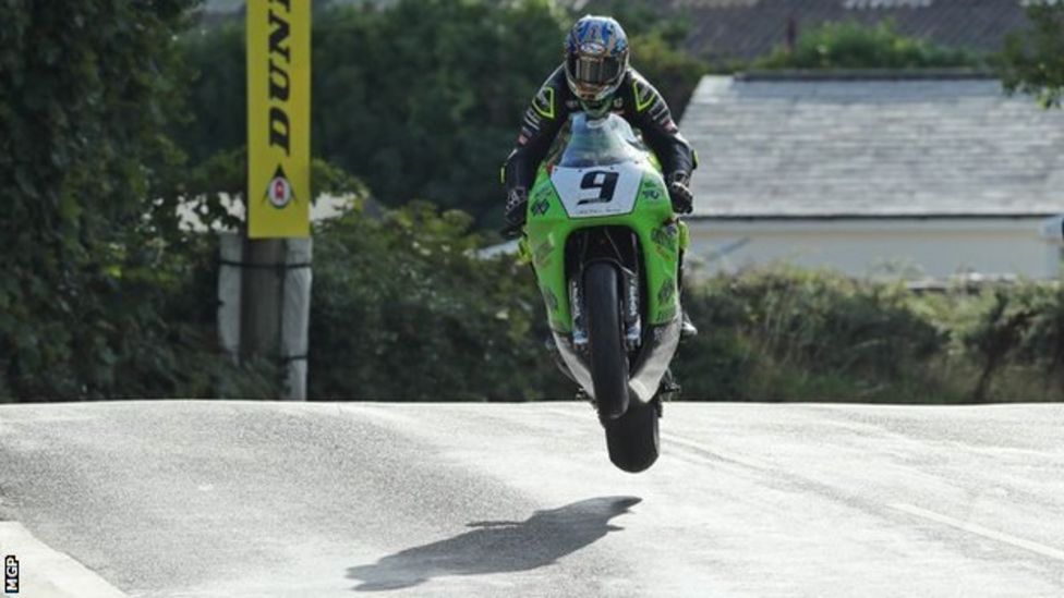 Manx Grand Prix: Rob Hodson battles to Classic Superbike victory - BBC ...