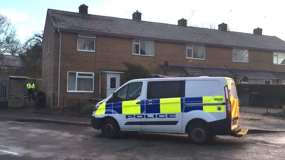 Shots fired in Castle Cary as police surround robbery suspect - BBC News