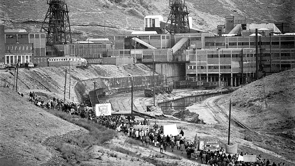 How did the 1980s miners' strike affect Wales? - BBC News