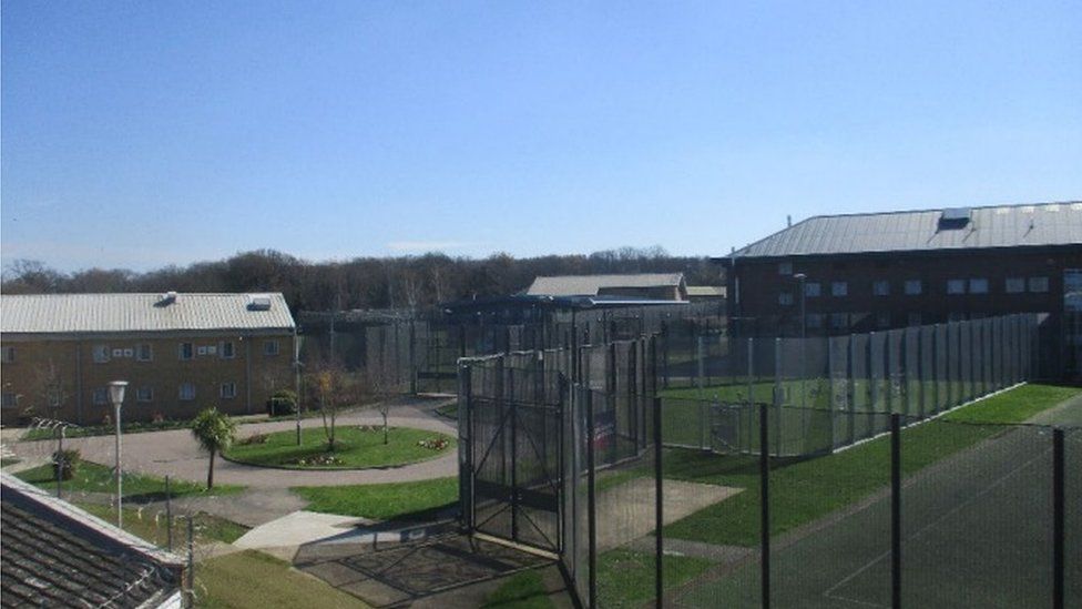 Cookham Wood: Rise in staff exits and isolation at youth prison - BBC News