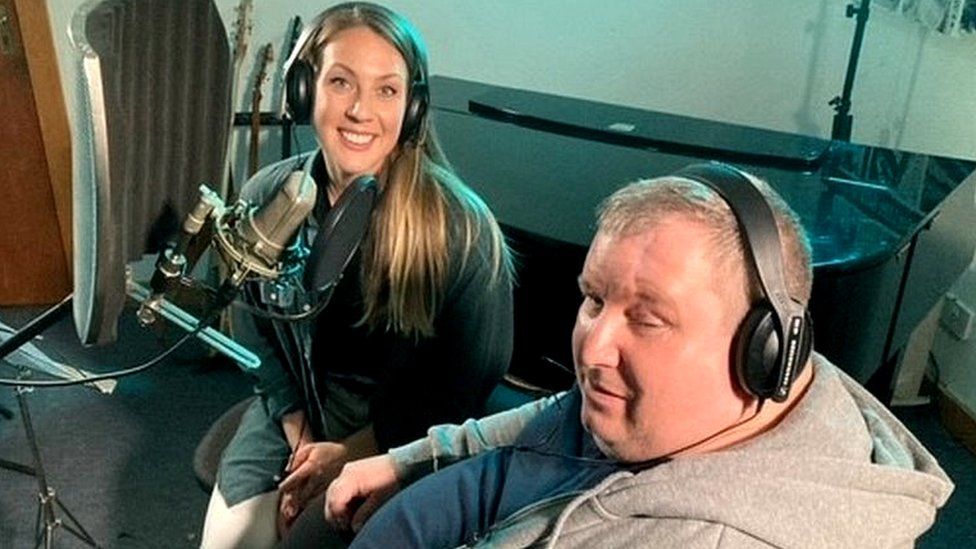 'We're joining Katy Perry on stage to celebrate diversity' - BBC News