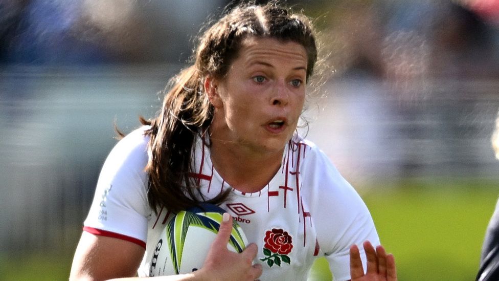 Abbie Ward: Rugby player wants to 'smash glass ceiling' - BBC News