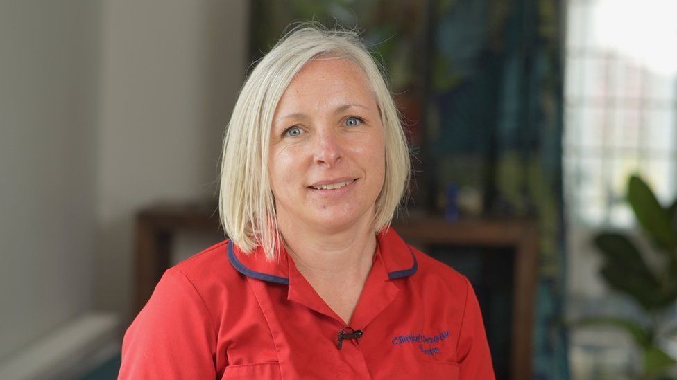 Woman with anal cancer urges people to talk about their bottoms - BBC News