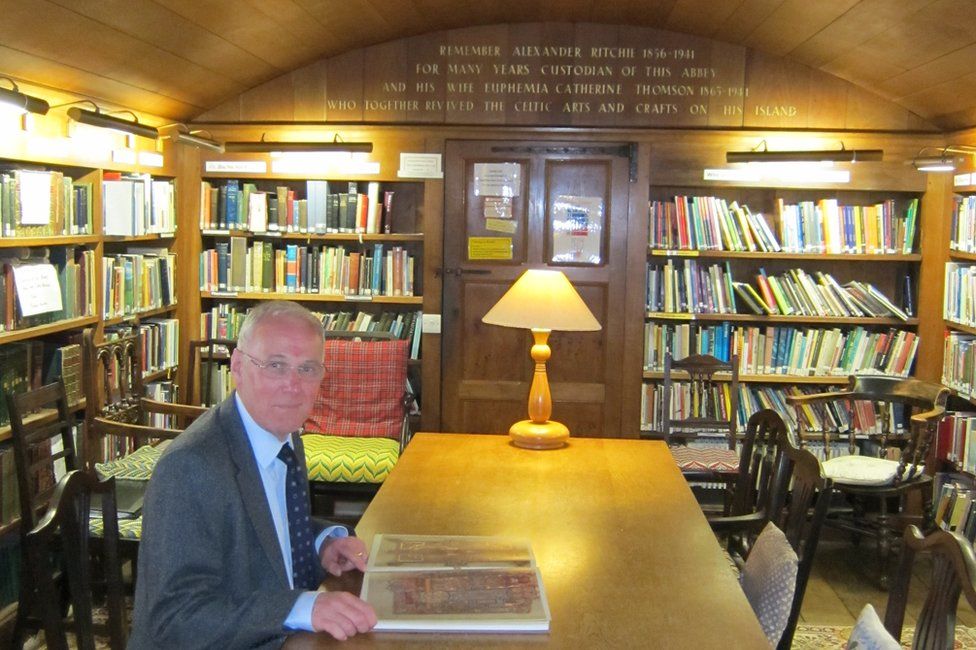 Lottery funding for Iona library project - BBC News