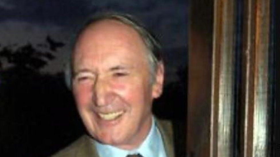 Sir Seton Wills: Man who saved Swindon Town FC, dies aged 83 - BBC News