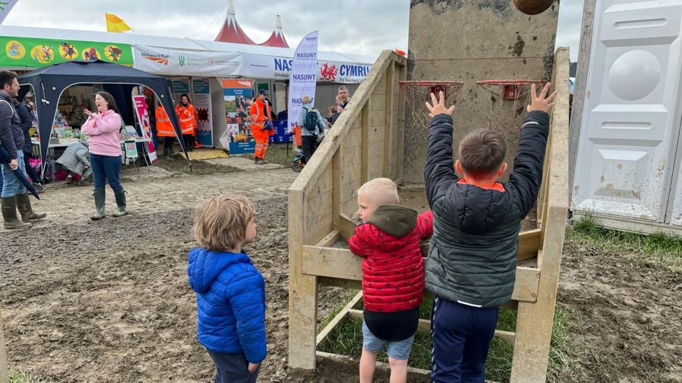 Lluniau: Dydd Iau Eisteddfod yr Urdd - BBC Cymru Fyw